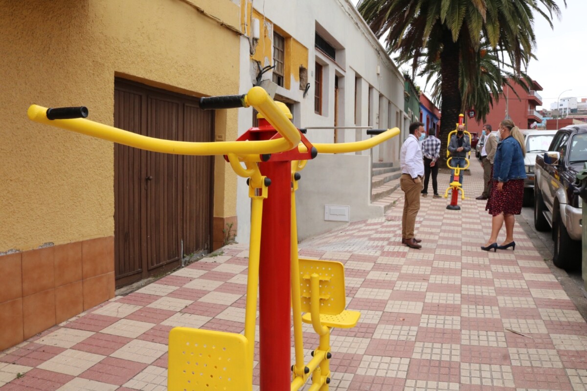 Icod el Alto estrena aparatos biosaludables en la vía pública - Radio ...
