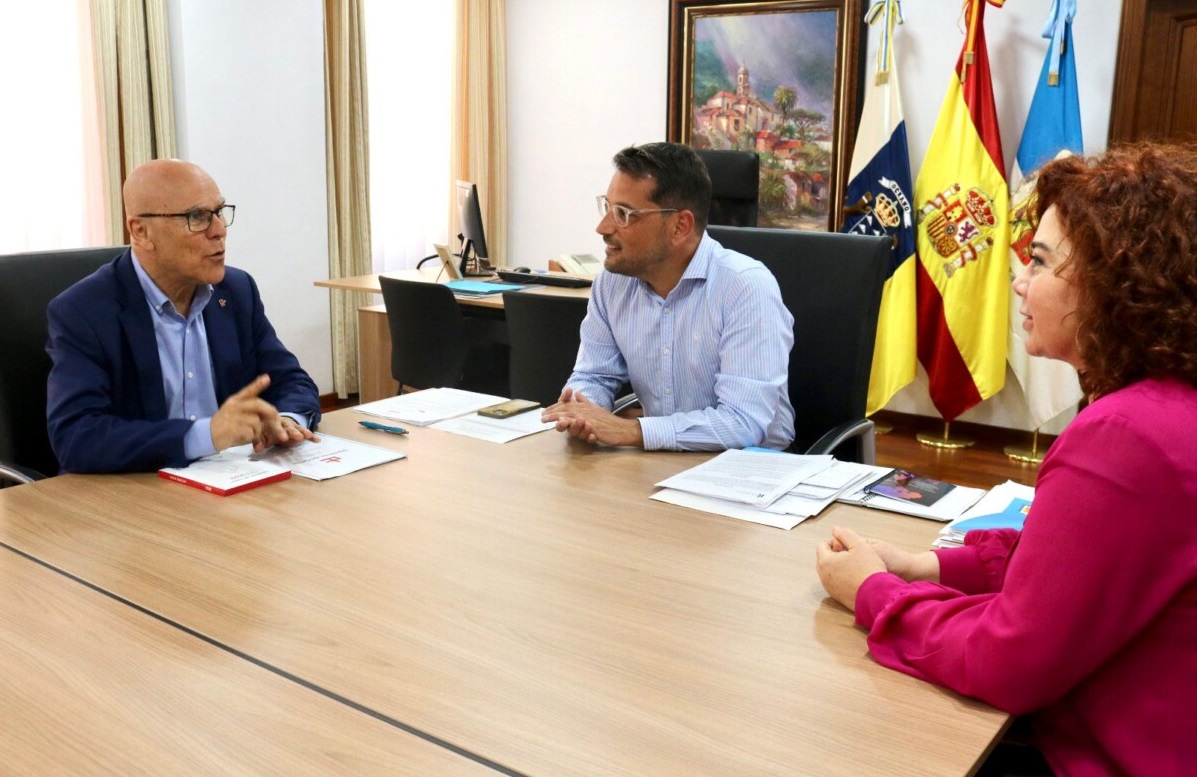 Alcalde de Los Realejos y Diputado del Común abordan una reunión sobre ...